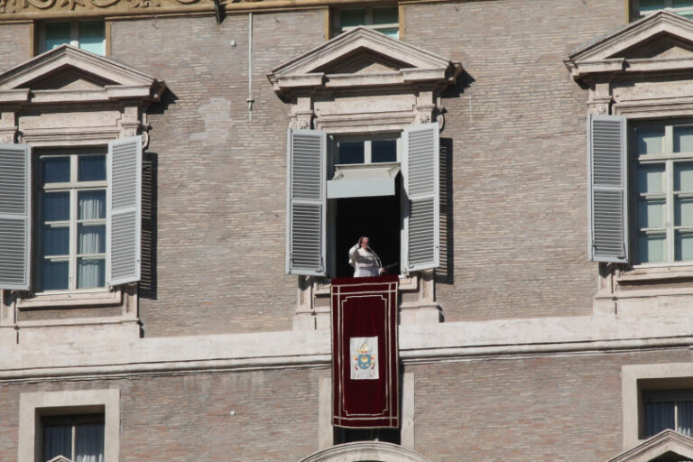 "Il Sì di Maria è il più importante della storia". L'Angelus integrale ...