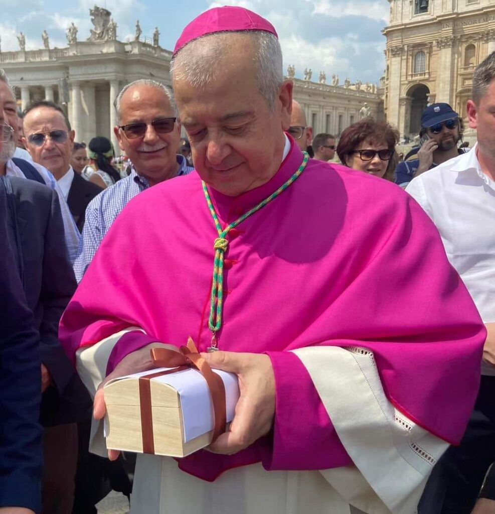 Il pallio per vivere la comunione con il papa - Parola di Vita