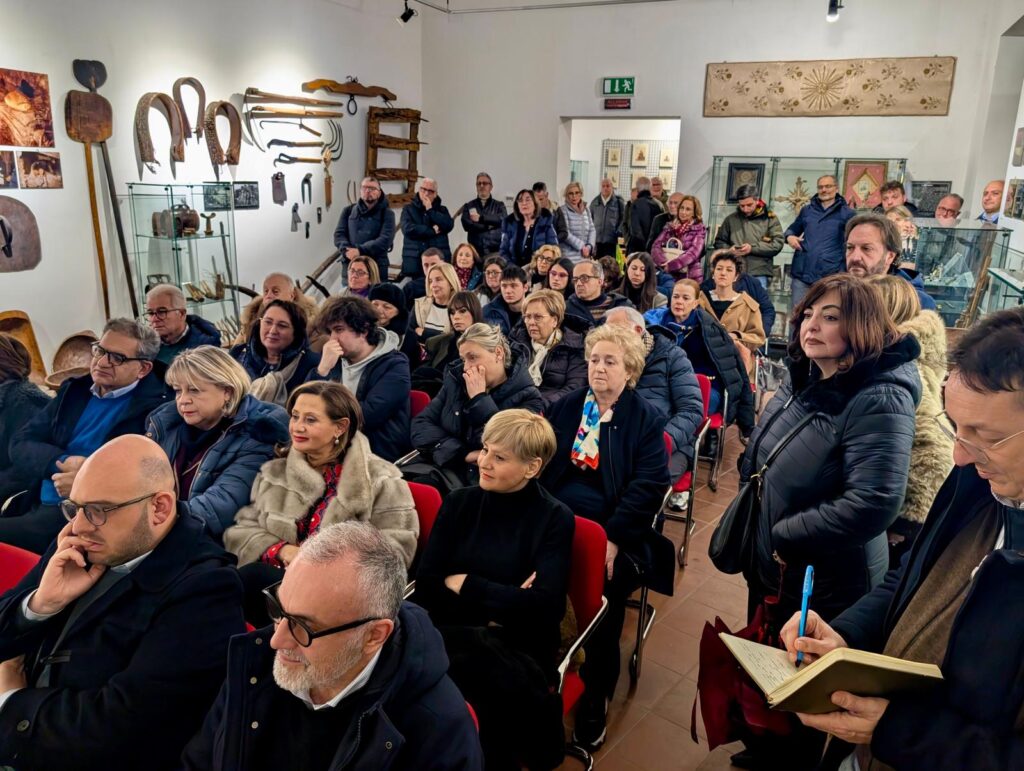 Rende. Presentato il libro "La gloria e la prova" di Totò Cascio ...