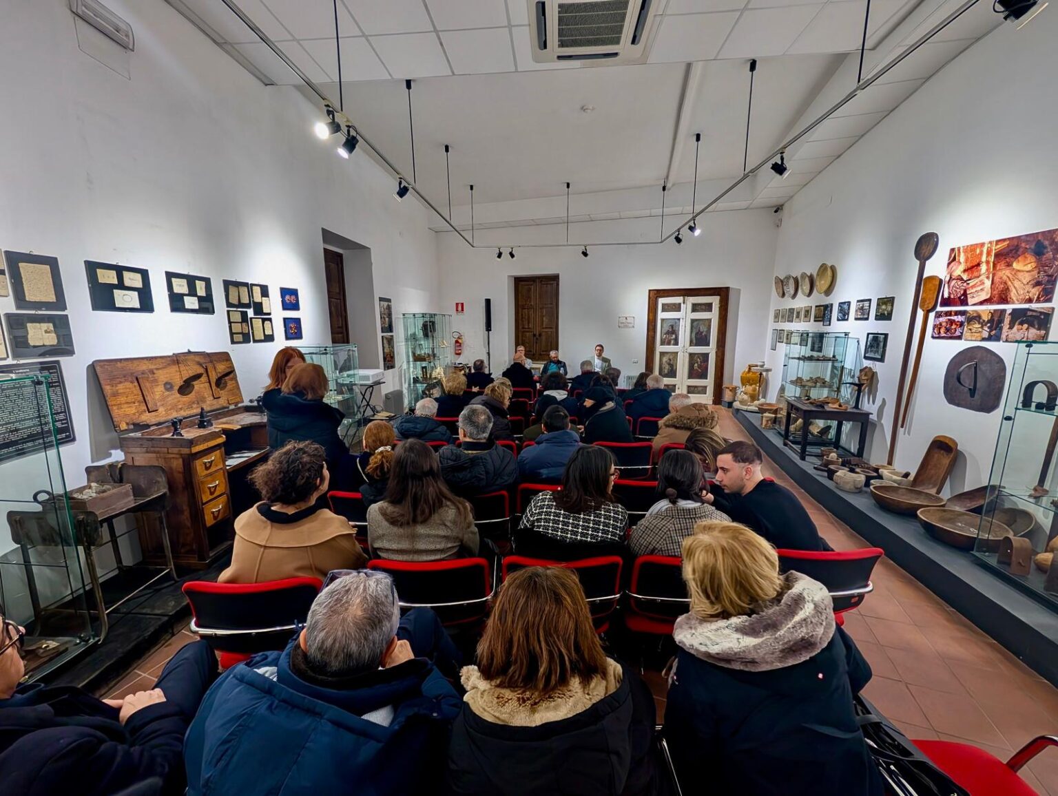 Rende. Presentato il libro "La gloria e la prova" di Totò Cascio ...